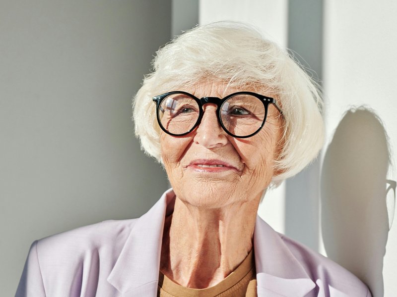 Ultimate Guide: How to Care for Gray Hair Naturally | Garnier