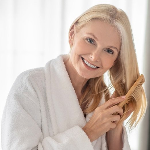 Ultimate Guide: How to Care for Gray Hair Naturally | Garnier