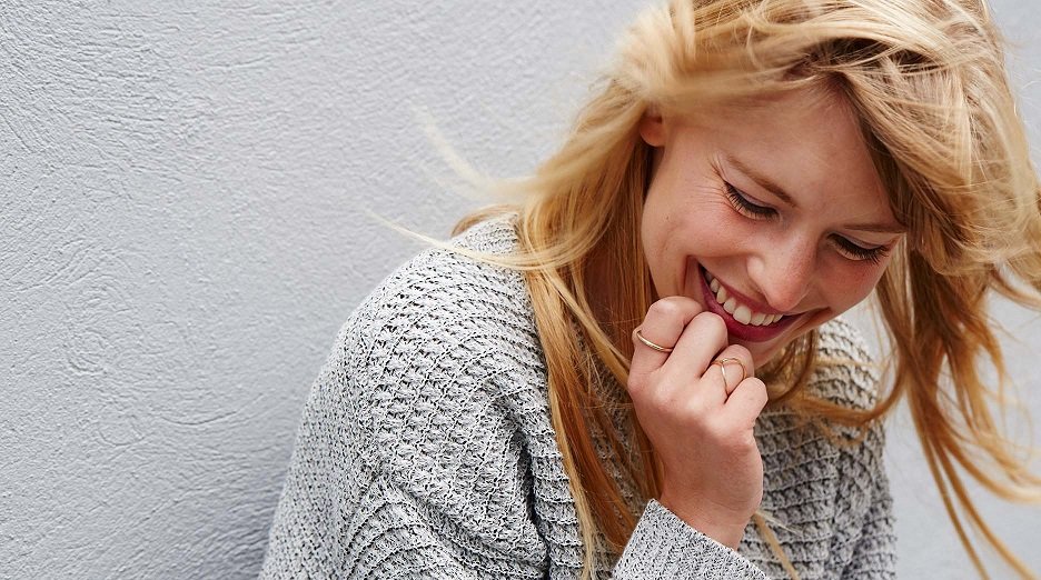 Types of Hair Bleach: From Classic to Charcoal Bleach | Garnier