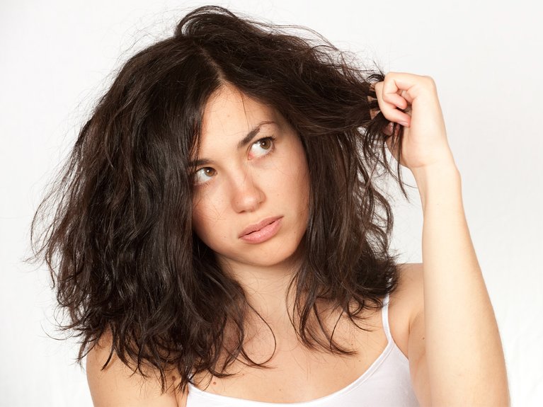 What Are Split Ends and What Causes Them? - Garnier