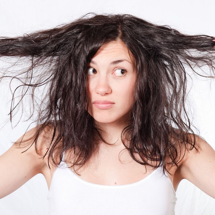 Cabello quebradizo: cómo cuidar el cabello frágil y débil - Garnier