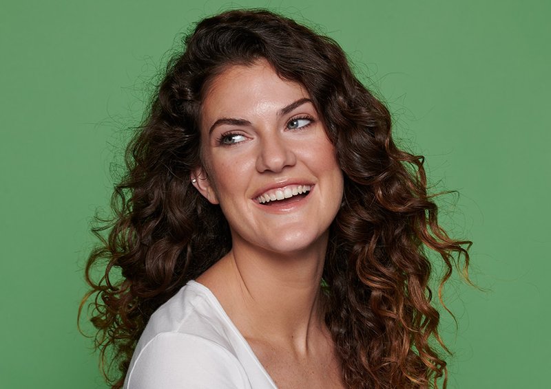 Learn The Best Curly Hair Routines By Curl Type Garnier
