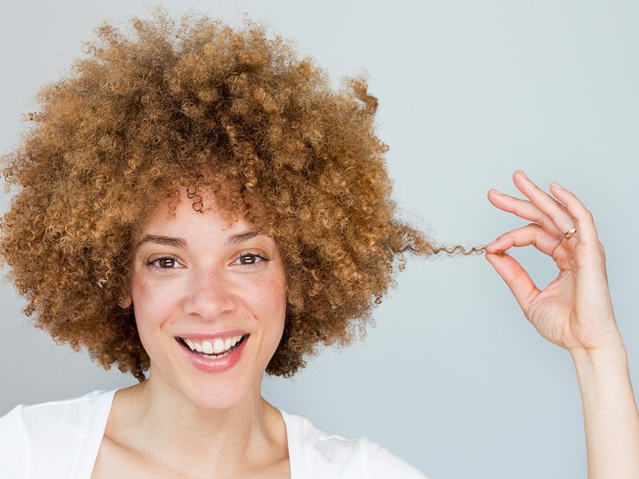 How to Pineapple your Hair to Protect Curls - Garnier