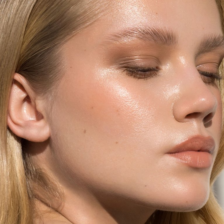 How to Effectively Tackle Oily Skin - Skin Care - Garnier