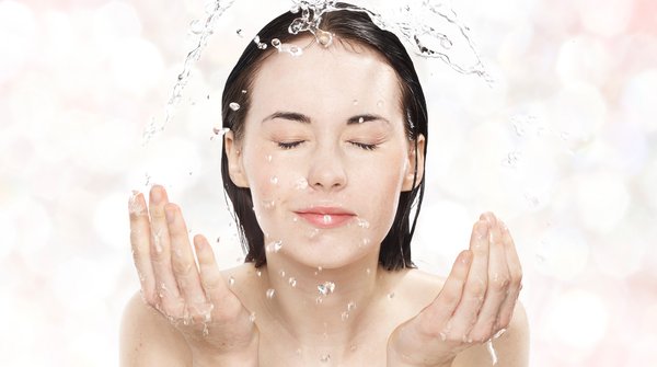 Learn How To Properly Cleanse Your Neck - Skin Care - Garnier