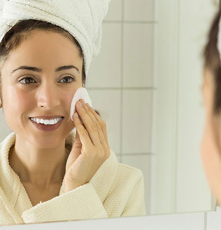 Learn How To Properly Cleanse Your Neck - Skin Care - Garnier