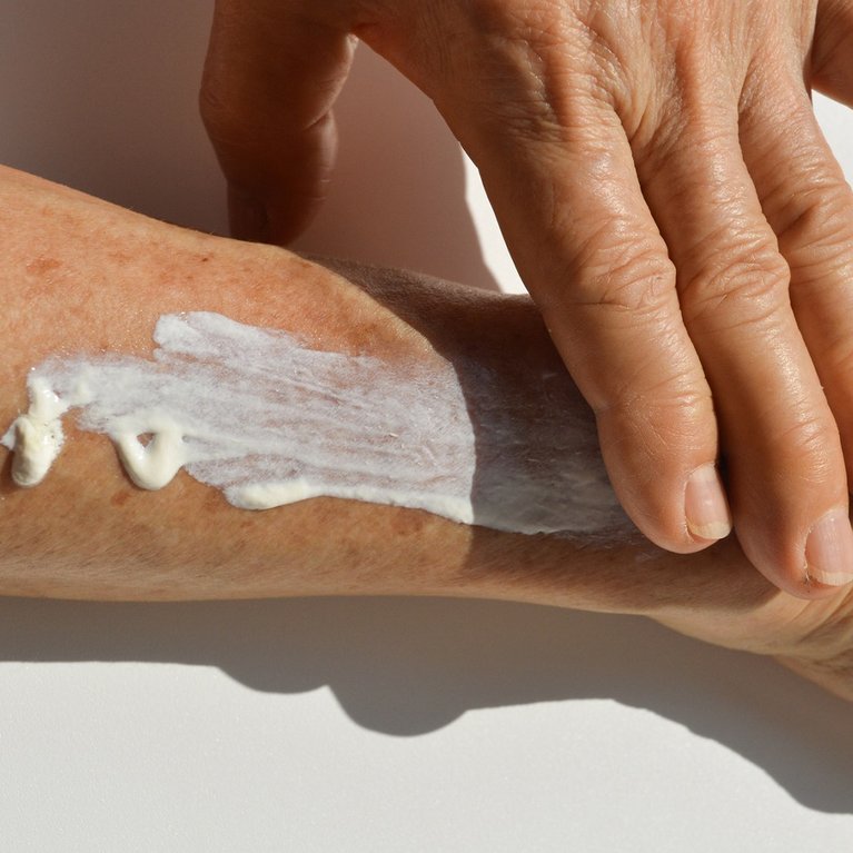 A Quick Skin Care Routine Just for Your Hands - Garnier