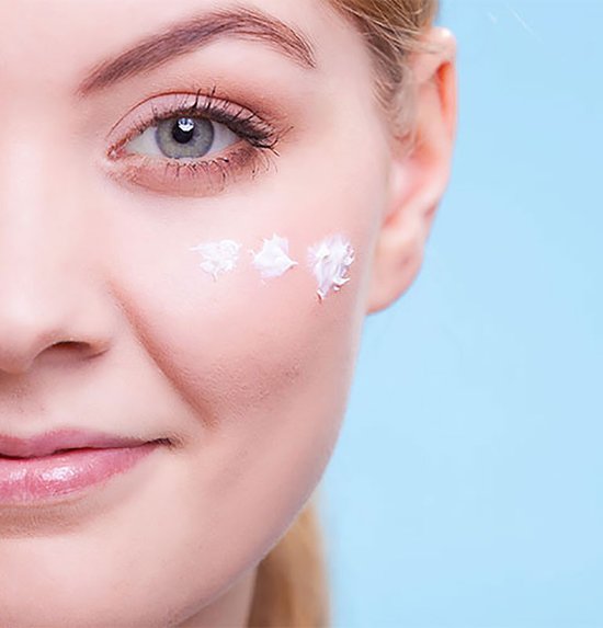 Reducir Ojos Hinchados y Parecer Descansada al Instante | Garnier
